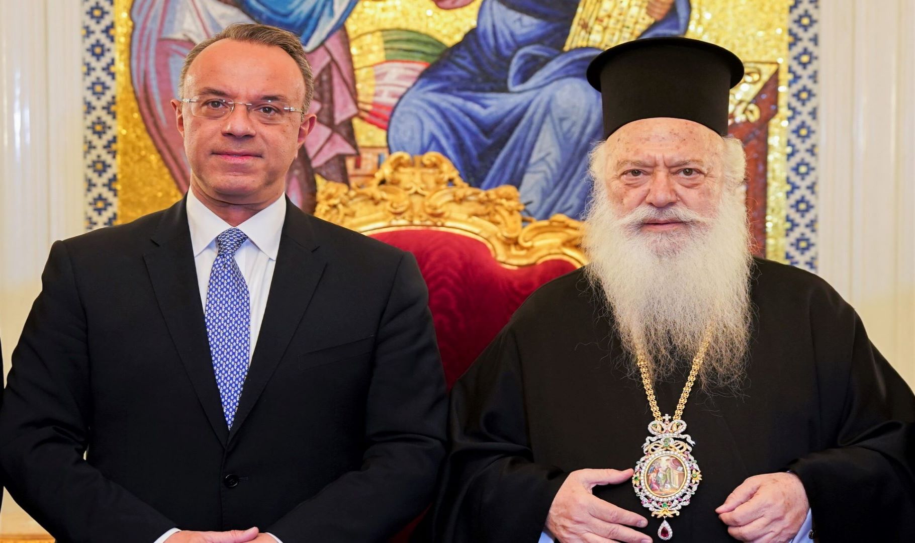 Ο Σταϊκούρας στον Μητροπολίτη και στην κοπή της πίτας της ΝΔ